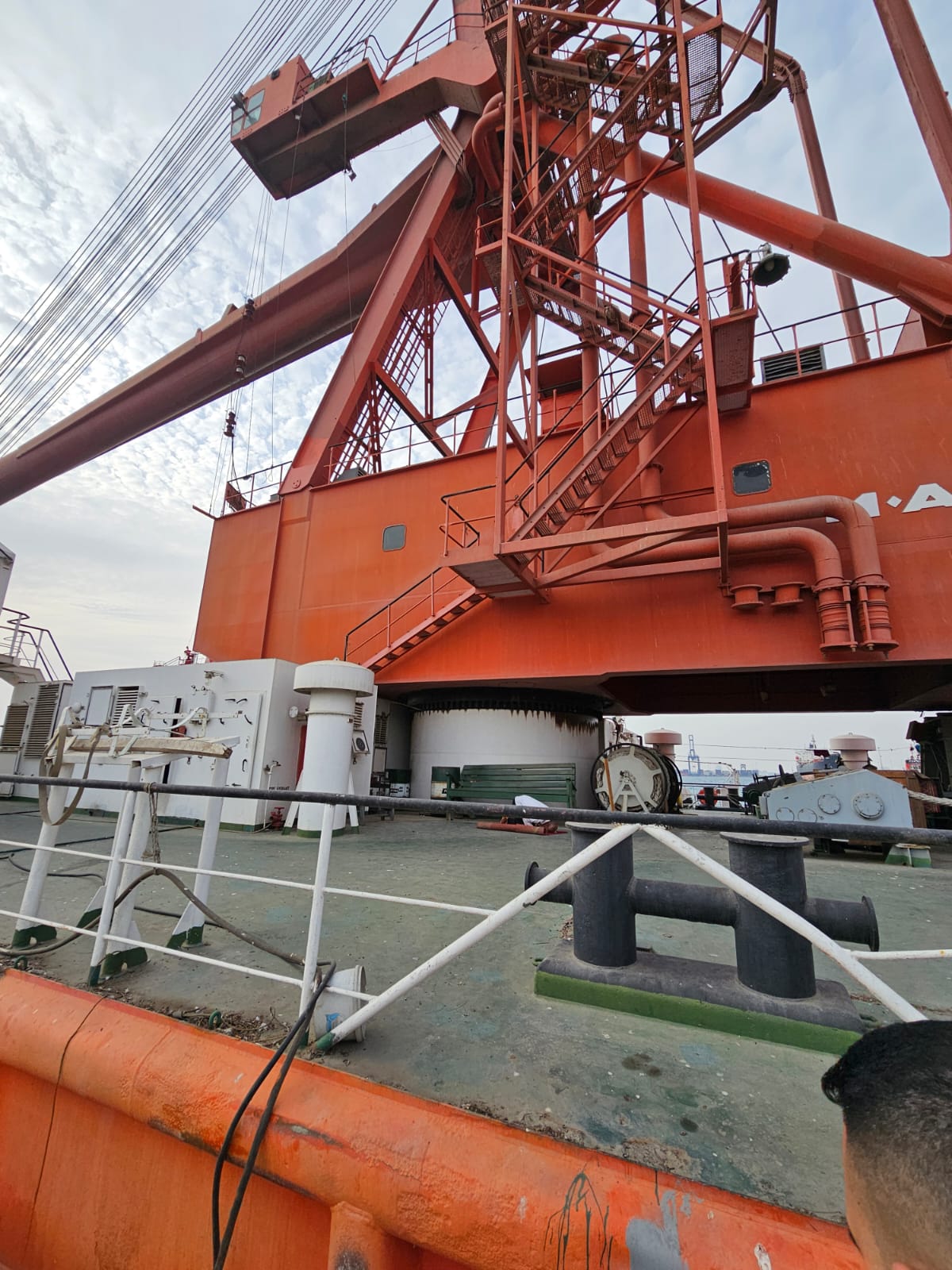 200t Self Propelled Crane Barge | Global Workboats