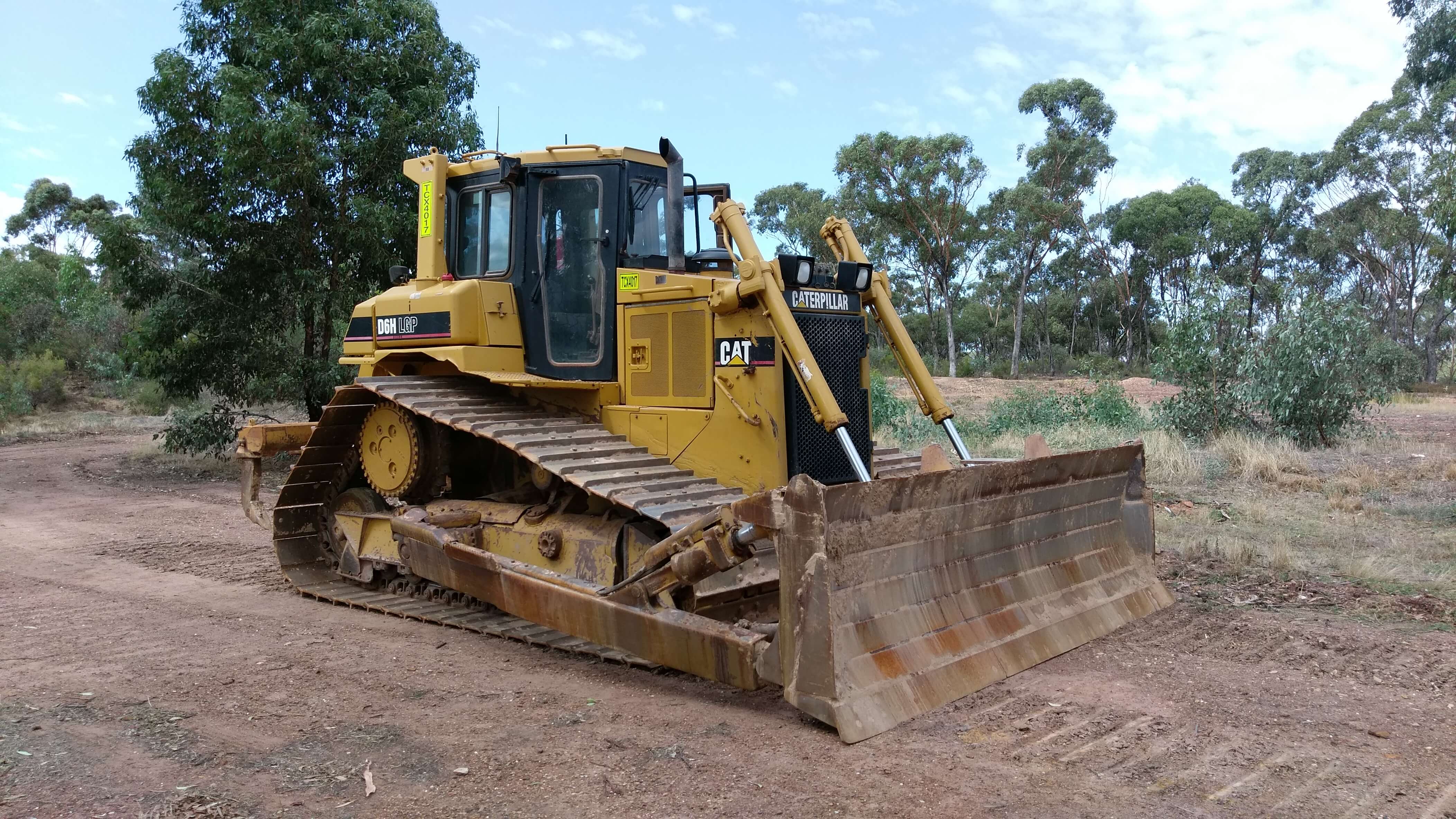 Wheeled Dozers vs Tracked Dozers | Yellow Hire