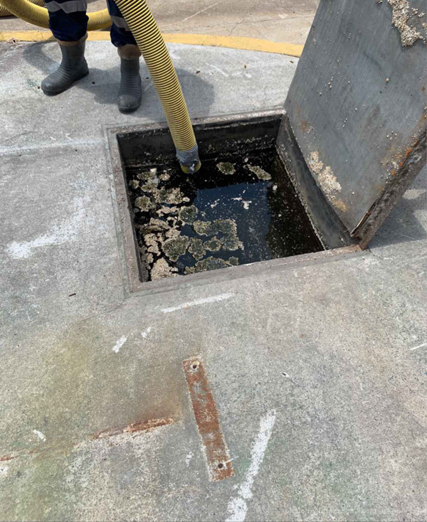 A complete guide to liquid waste removal | Vac2U